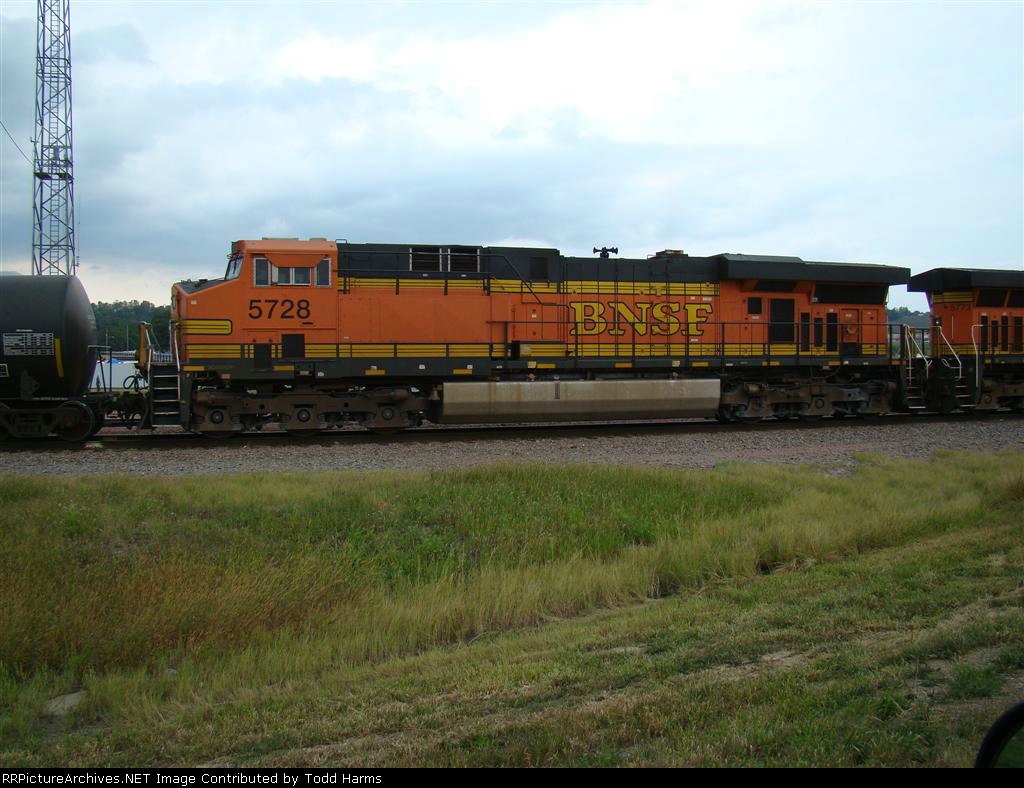 BNSF 5728